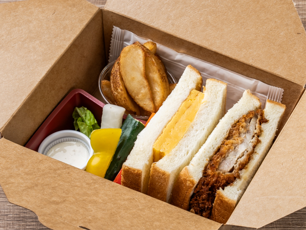 イタリアン フェリチータ（Sandwich Box）のカツ＆玉子サンドBOX 1080円｜【お弁当デリ】お弁当のデリバリー
