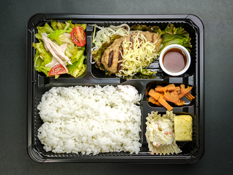 Hachi Shou（ハチショウ）の網焼きチーズハンバーグ弁当 800円｜【お弁当デリ】お弁当の配達デリバリー